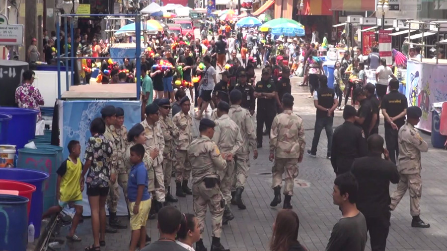 สงกรานต์คึกคัก ! ชาวมาเลเซีย-สิงคโปร์ เข้าสงขลานับหมื่นคน