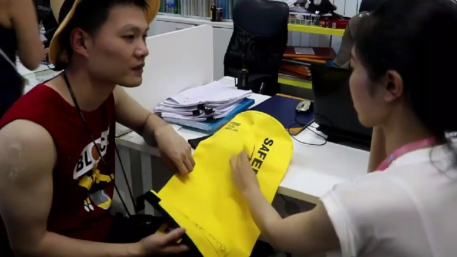 สงกรานต์ ถ.ข้าวสาร คึกคัก ขณะ นทท.ถูกกรีดกระเป๋าแล้ว 5 ราย