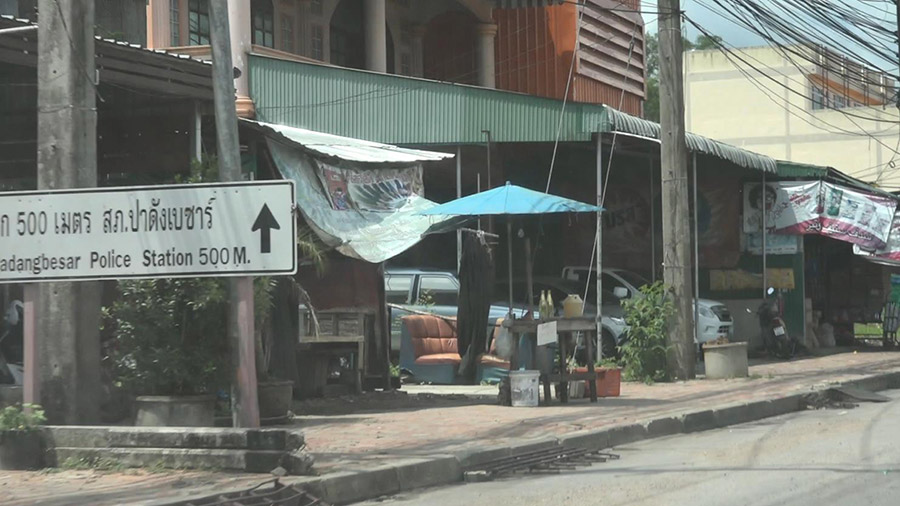 สงขลาน้ำมันเถื่อนทะลักชายแดน เปิดปั๊มหลอดขายริมถนนเย้ยกฎหมาย