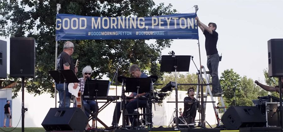 ชาวเมืองเอล โดราโดช่วยกันจัดงานวันเกิดตอนกลางคืนให้เด็กที่ป่วยเป็นโรค ...