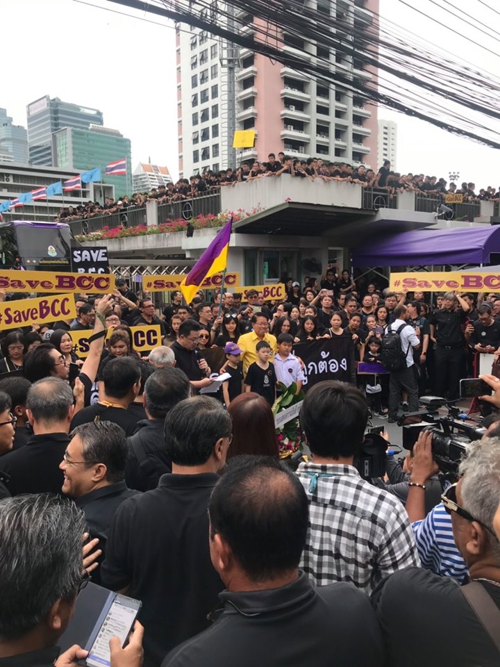 กลุ่ม SaveBcc แต่งดำเรียกร้อง 4 ข้อ ยุติปม “กรุงเทพคริสเตียน” หลังปลด ผอ.ไม่เป็นธรรม