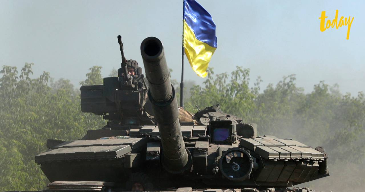 1656070734_67882_web-ukraine-flag-tank-donbas.jpg