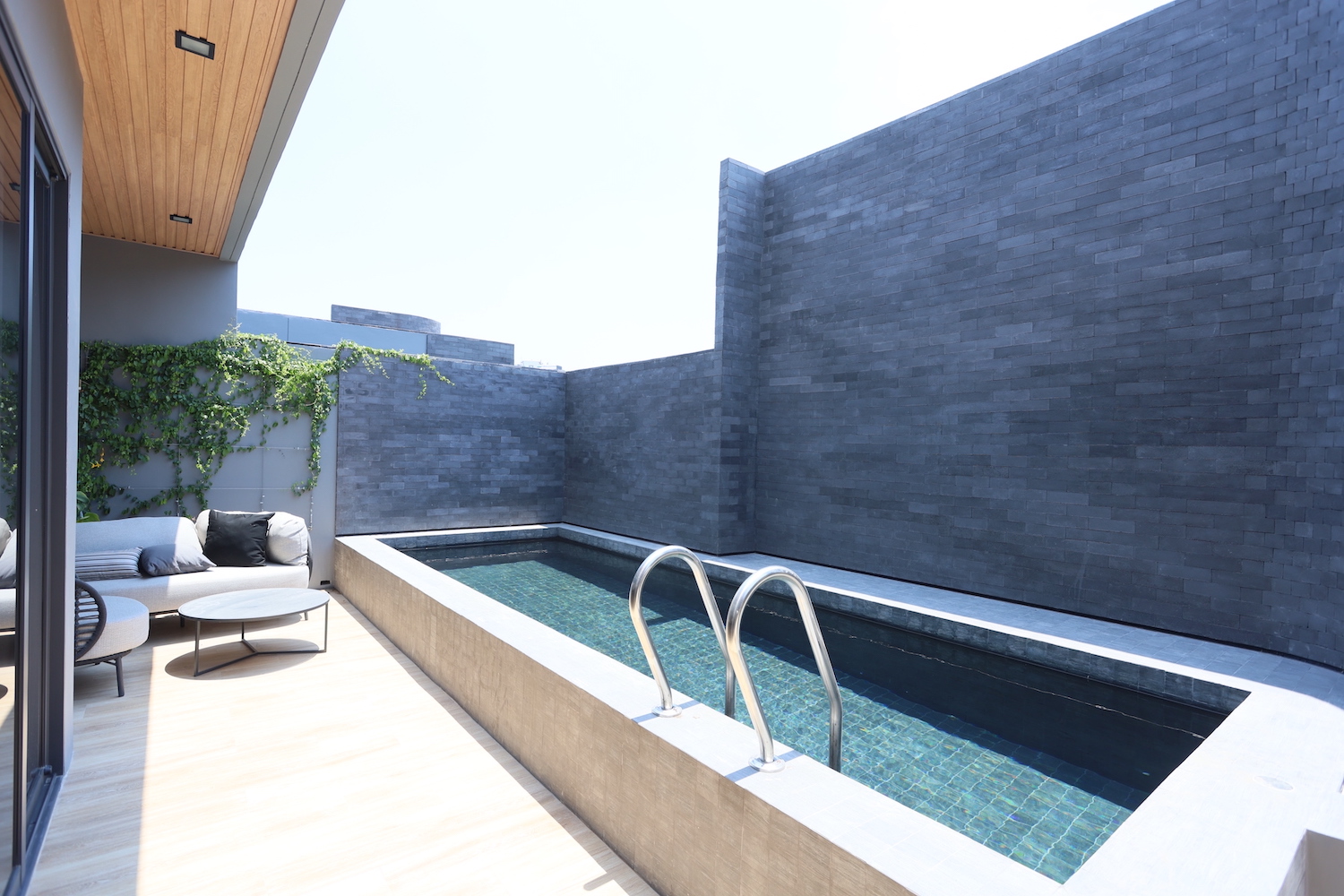 1715668565_92445_11PrivateSwimmingPool